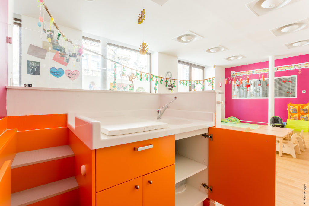 Crèche Les Petits Chaperons Rouges Comté Paris - Biolume