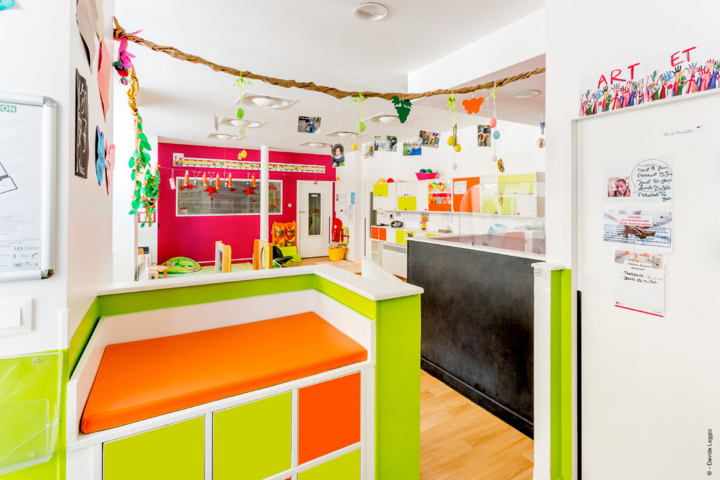 Crèche Les Petits Chaperons Rouges Comté Paris - Biolume