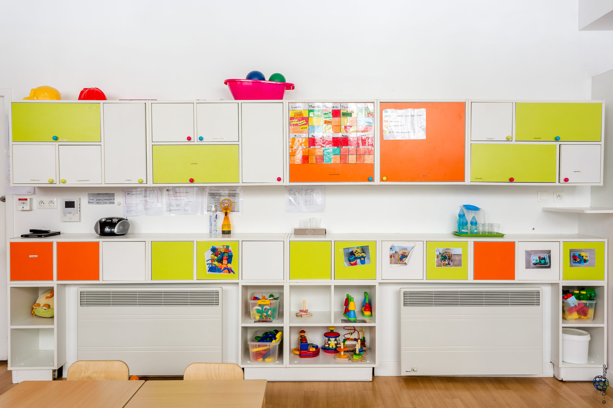 Crèche Les Petits Chaperons Rouges Comté Paris - Biolume