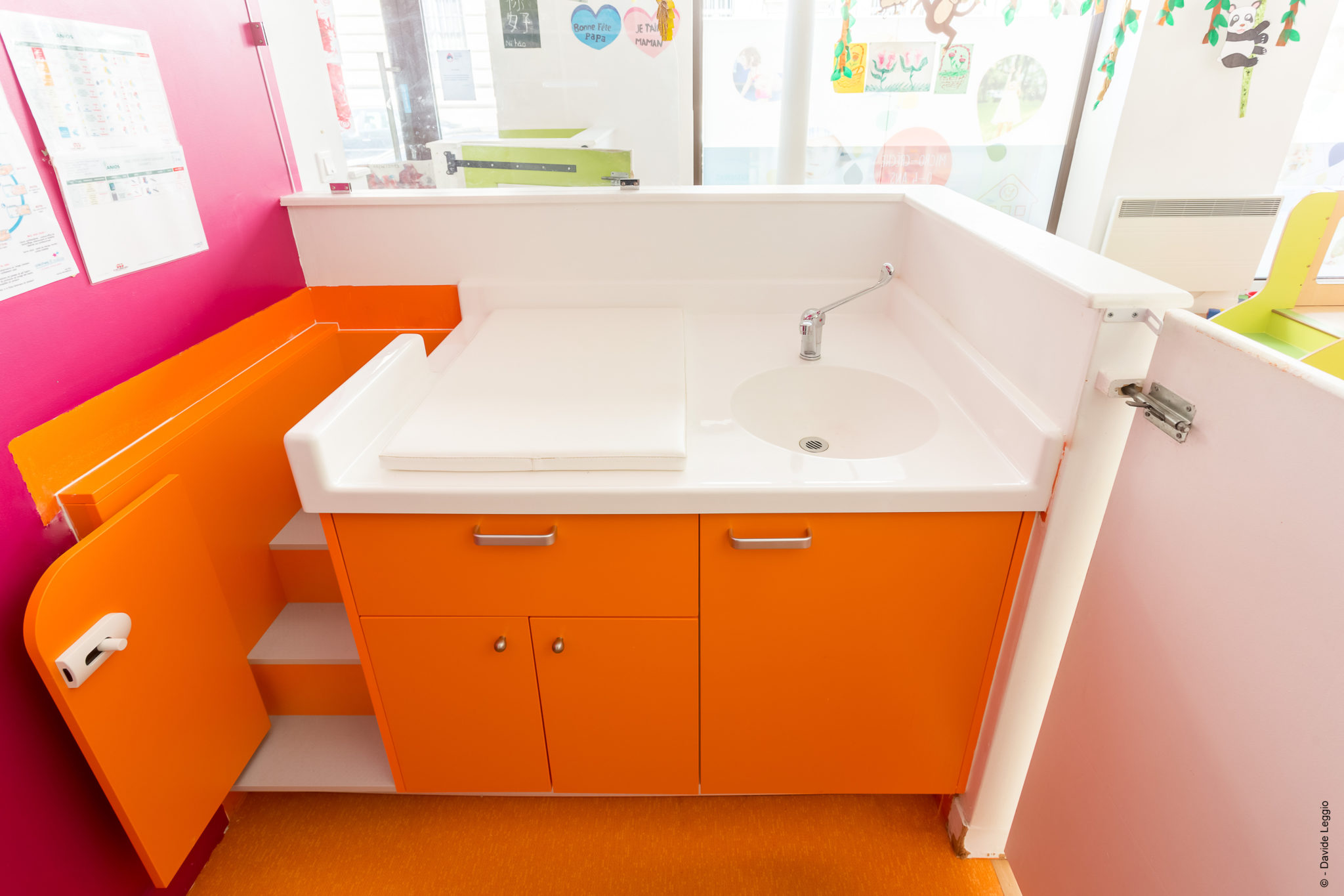 Tables à langer et aménagements pour maternité, hôpital, crèche